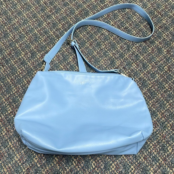 IFLY | Bags | Nwot Ifly Weekender Crossbody From The Tote And Crossbody ...